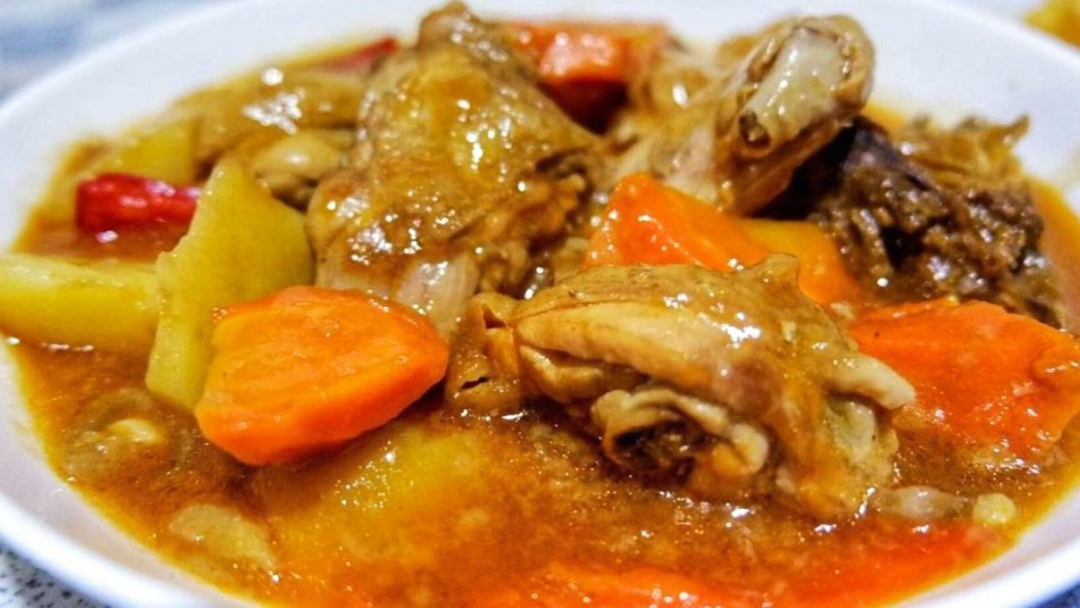 How To Cook The Best Ginataang Manok Or Chicken Cooked In Coconut Milk ...